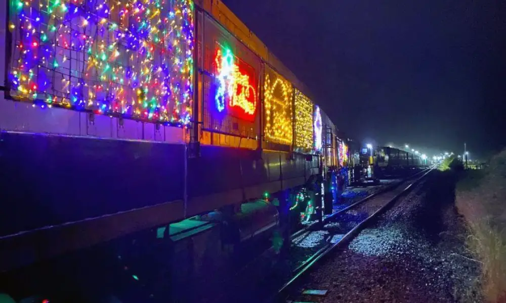 CHRISTMAS TRAIN 2023 ON TRACK THIS DECEMBER Christmas train 2023 on ...